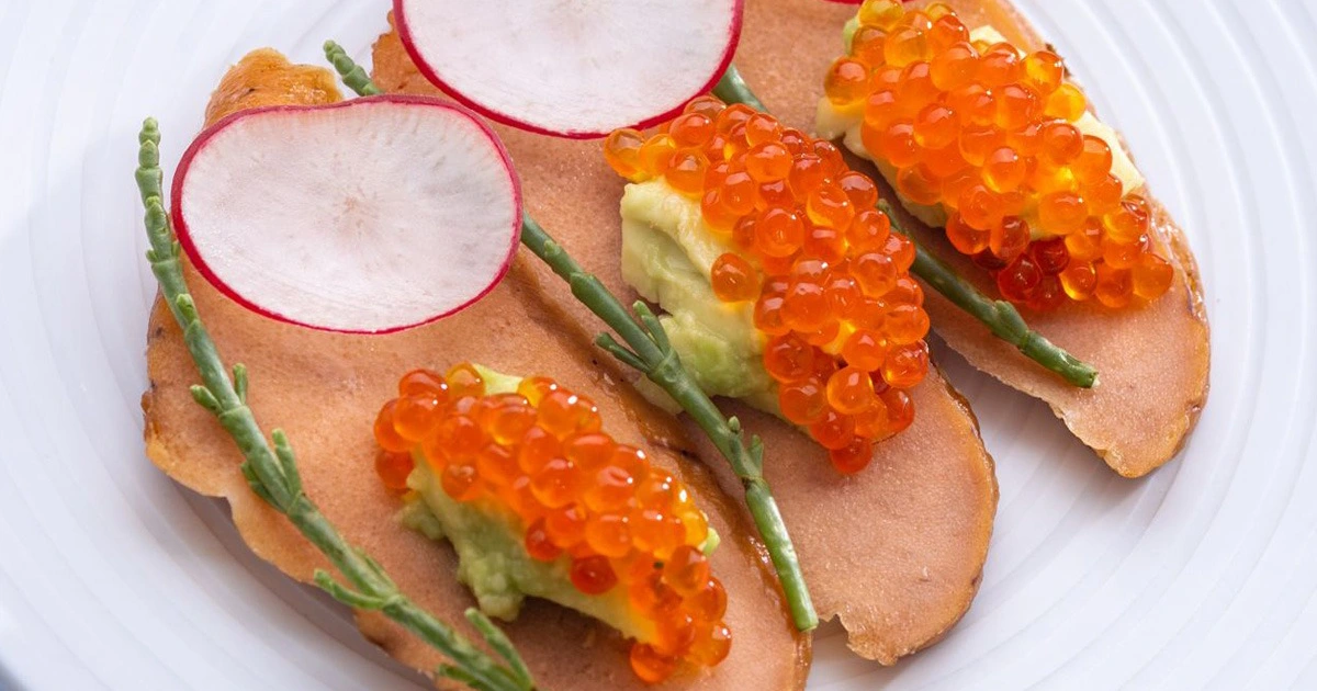 Serving Siberian Caviar with Crab: A Luxury Pairing